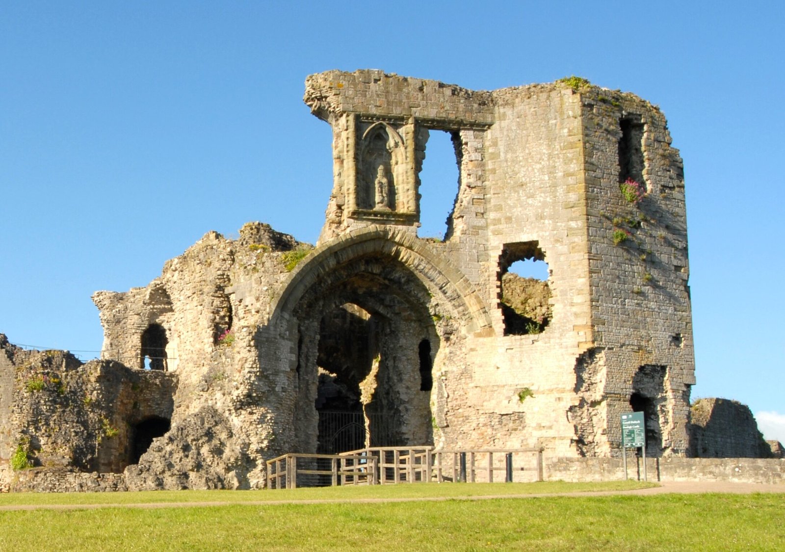 Denbigh Castle - Discover Wales